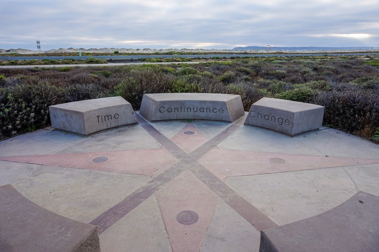 At San Diego’s ‘mini Stonehenge,’ a mysterious circle of benches is actually a solstice clock ...