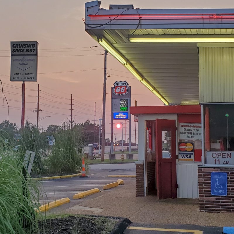 St. Louis’ Chuck-A-Burger: A 1950s Time Capsule - Roadtrippers