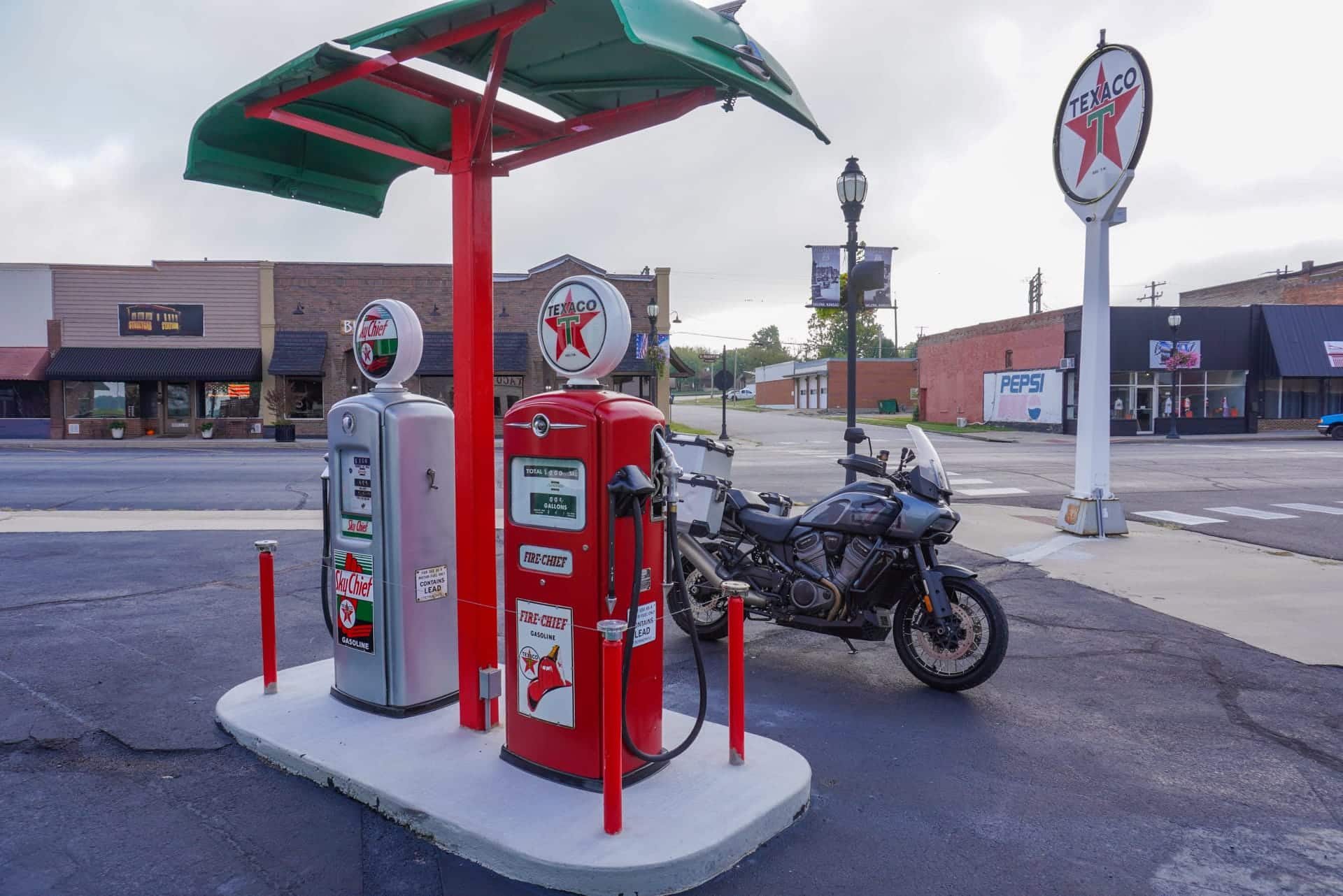 The ultimate guide to riding Route 66 on a motorcycle - Roadtrippers