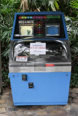 10 museums, theme parks, and zoos with Mold-A-Rama or Mold-A-Matic ...