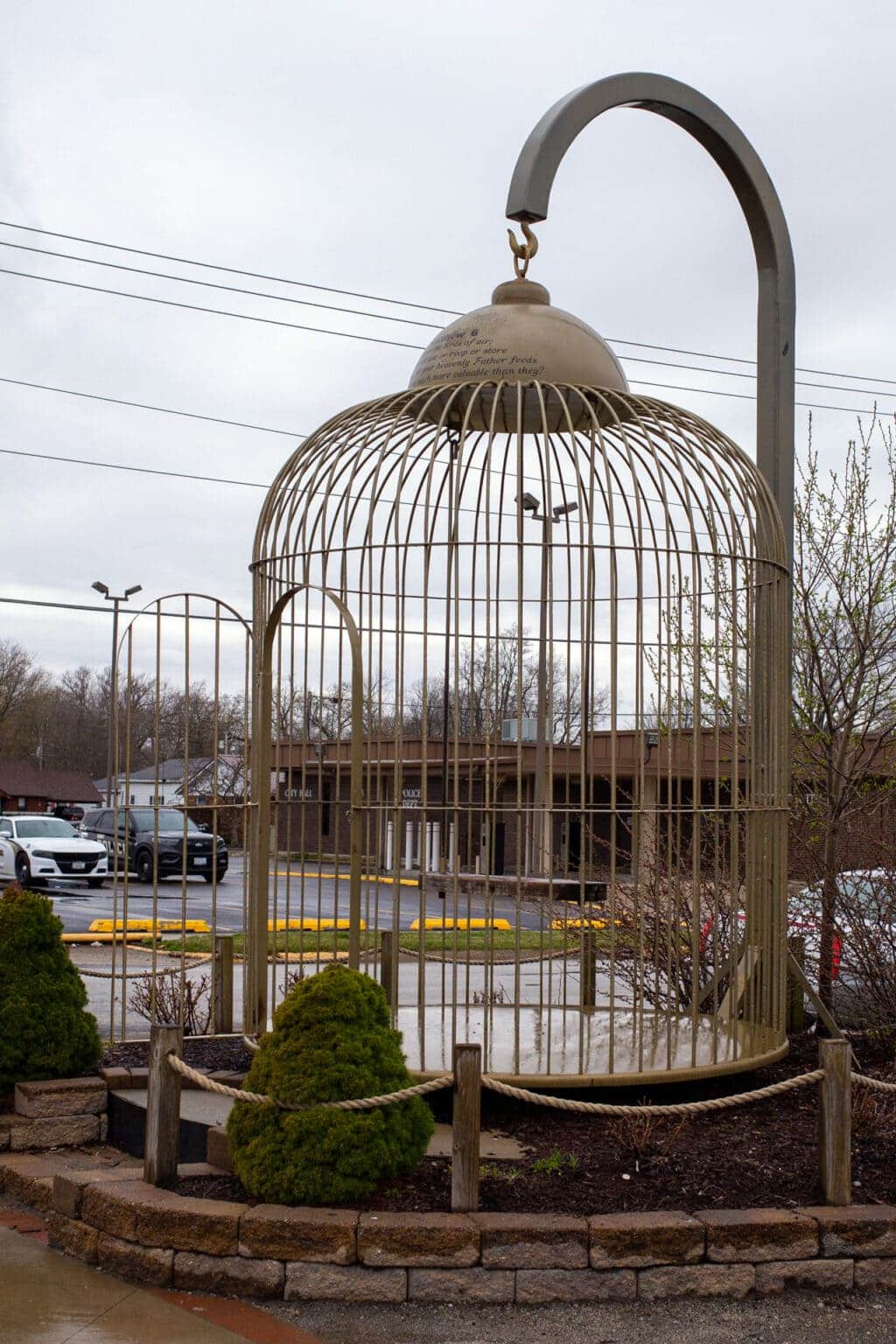 12 of the ‘World’s Largest’ things tower over the small town of Casey ...