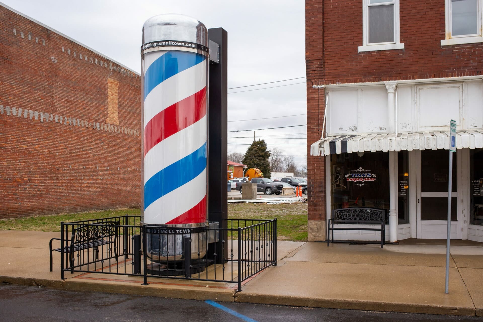 12 of the ‘World’s Largest’ things tower over the small town of Casey ...